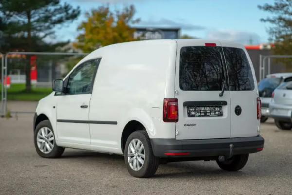 Balts Volkswagen Caddy 2011 Liepāja, ar dzinēja tilpumu 1.60 L un nobraukumu 284 tūkst. km par 5250 €, foto 2 vietnē AUTOMOTO.COM.LV