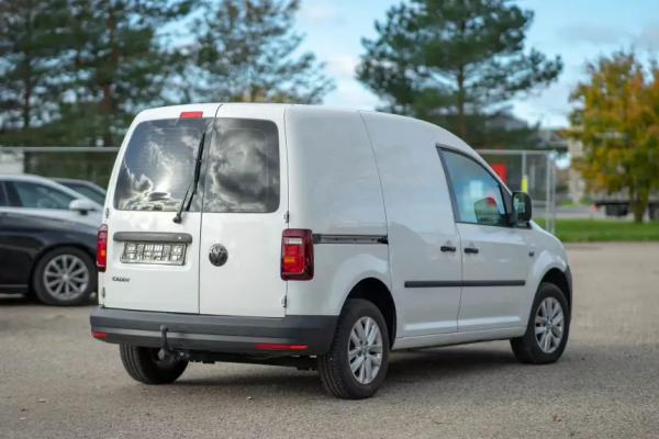 Balts Volkswagen Caddy 2011 Liepāja, ar dzinēja tilpumu 1.60 L un nobraukumu 284 tūkst. km par 5250 €, foto 3 vietnē AUTOMOTO.COM.LV