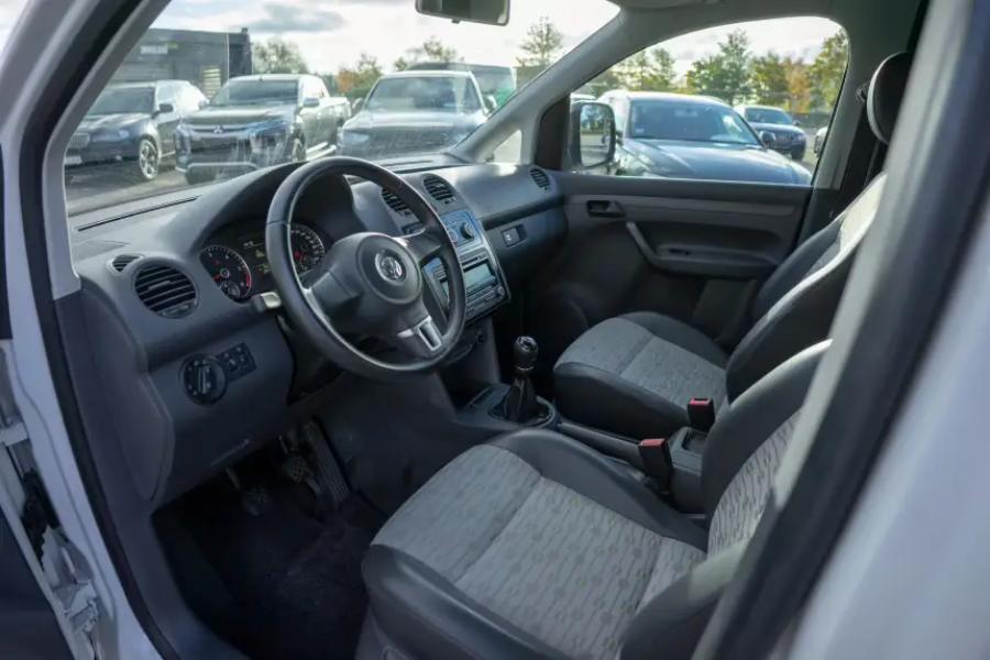 Balts Volkswagen Caddy 2011 Liepāja, ar dzinēja tilpumu 1.60 L un nobraukumu 284 tūkst. km par 5250 €, foto 7 vietnē AUTOMOTO.COM.LV