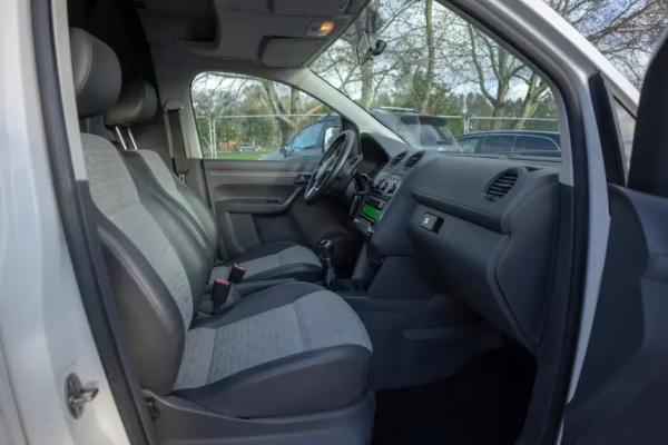 Balts Volkswagen Caddy 2011 Liepāja, ar dzinēja tilpumu 1.60 L un nobraukumu 284 tūkst. km par 5250 €, foto 8 vietnē AUTOMOTO.COM.LV