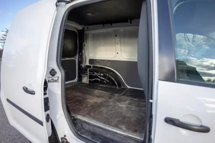 Balts Volkswagen Caddy 2011 Liepāja, ar dzinēja tilpumu 1.60 L un nobraukumu 284 tūkst. km par 5250 €, foto 10 vietnē AUTOMOTO.COM.LV