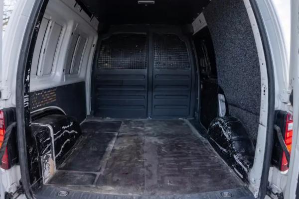 Balts Volkswagen Caddy 2011 Liepāja, ar dzinēja tilpumu 1.60 L un nobraukumu 284 tūkst. km par 5250 €, foto 10 vietnē AUTOMOTO.COM.LV