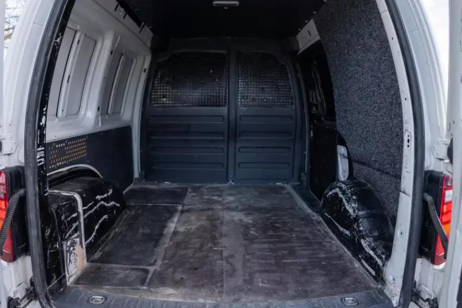 Balts Volkswagen Caddy 2011 Liepāja, ar dzinēja tilpumu 1.60 L un nobraukumu 284 tūkst. km par 5250 €, foto 11 vietnē AUTOMOTO.COM.LV