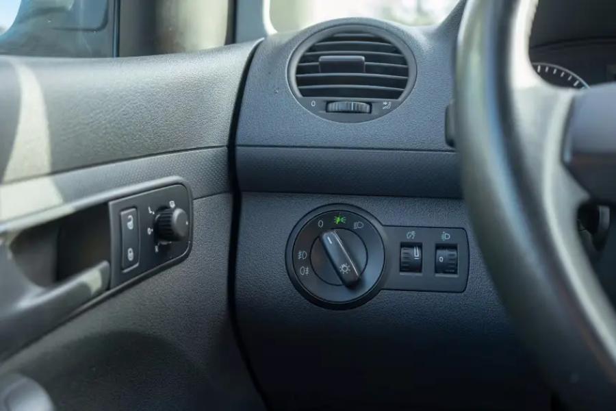 Balts Volkswagen Caddy 2011 Liepāja, ar dzinēja tilpumu 1.60 L un nobraukumu 284 tūkst. km par 5250 €, foto 15 vietnē AUTOMOTO.COM.LV