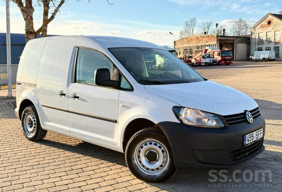 White Volkswagen Caddy 2012 in Valka, with an engine capacity of 1.60 L and mileage of 235 thousand km for 4850 €, photo 6 on AUTOMOTO.COM.LV