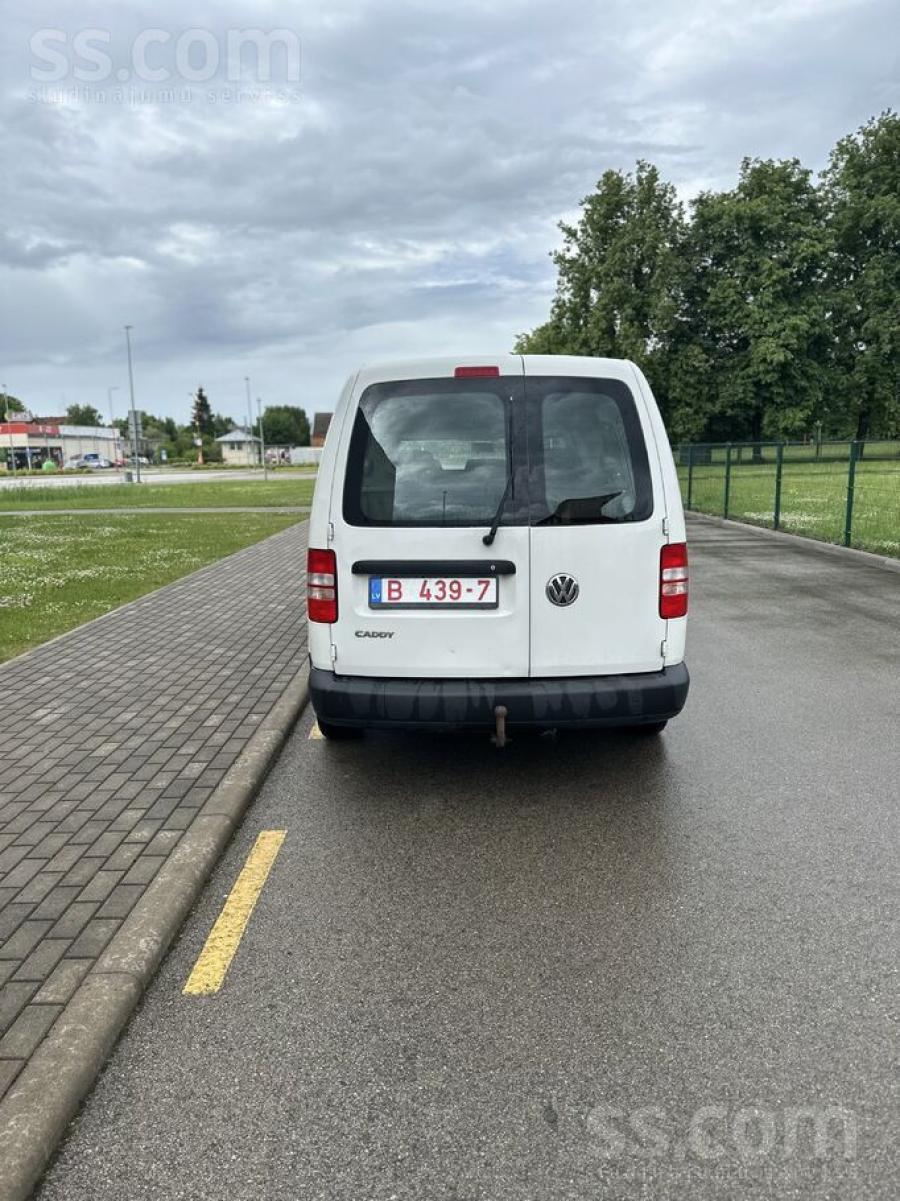 White Volkswagen Caddy 2013 in Jekabpils, with an engine capacity of 1.60 L and mileage of 289 thousand km for 6500 €, photo 5 on AUTOMOTO.COM.LV