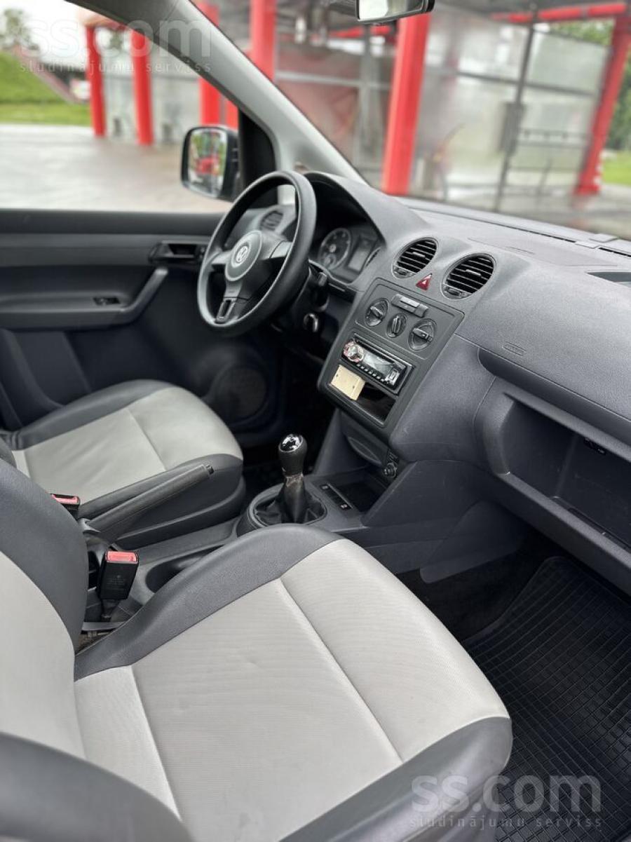 White Volkswagen Caddy 2013 in Jekabpils, with an engine capacity of 1.60 L and mileage of 289 thousand km for 6500 €, photo 10 on AUTOMOTO.COM.LV