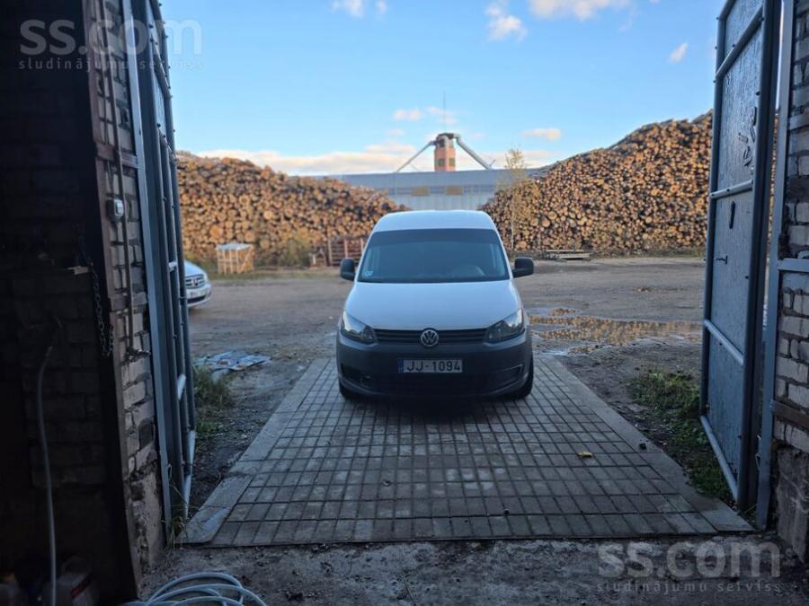 Balts Volkswagen Caddy 2013 Jēkabpils, ar dzinēja tilpumu 1.60 L un nobraukumu 570 tūkst. km par 2500 €, foto 3 vietnē AUTOMOTO.COM.LV