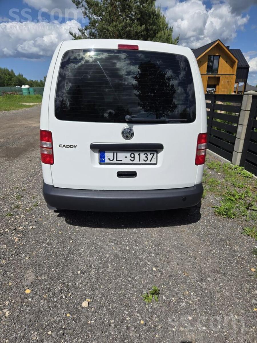 Balts Volkswagen Caddy 2013 Rīga, ar dzinēja tilpumu 1.60 L un nobraukumu 210 tūkst. km par 5500 €, foto 4 vietnē AUTOMOTO.COM.LV