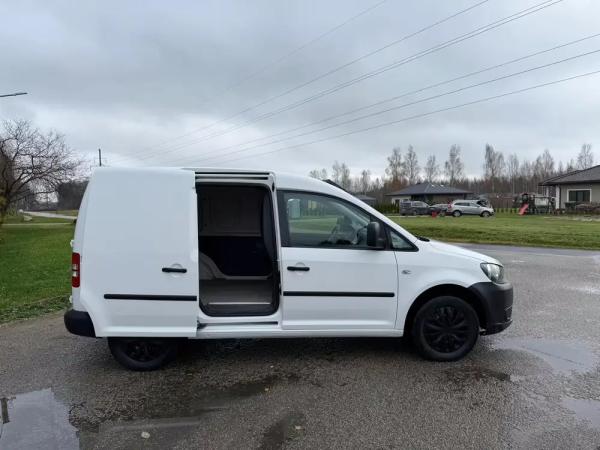 White Volkswagen Caddy 2013 in Riga, with an engine capacity of 1.60 L and mileage of 280 thousand km for 3600 €, photo 4 on AUTOMOTO.COM.LV