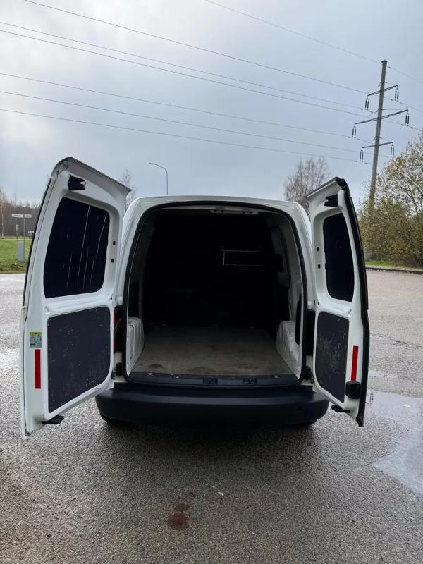 White Volkswagen Caddy 2013 in Riga, with an engine capacity of 1.60 L and mileage of 280 thousand km for 3600 €, photo 8 on AUTOMOTO.COM.LV
