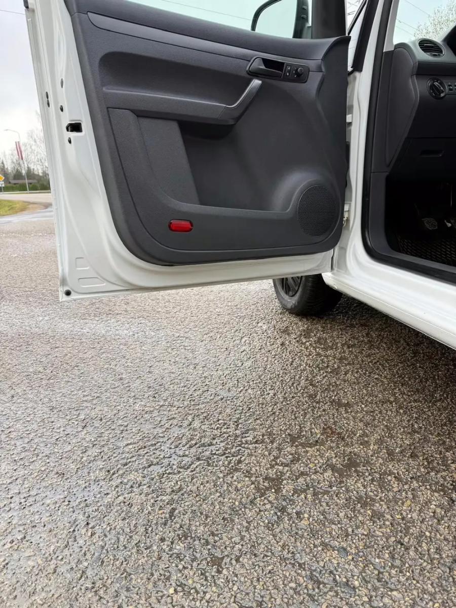 Balts Volkswagen Caddy 2013 Rīga, ar dzinēja tilpumu 1.60 L un nobraukumu 280 tūkst. km par 3600 €, foto 10 vietnē AUTOMOTO.COM.LV