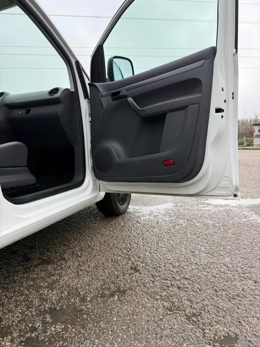 Balts Volkswagen Caddy 2013 Rīga, ar dzinēja tilpumu 1.60 L un nobraukumu 280 tūkst. km par 3600 €, foto 11 vietnē AUTOMOTO.COM.LV