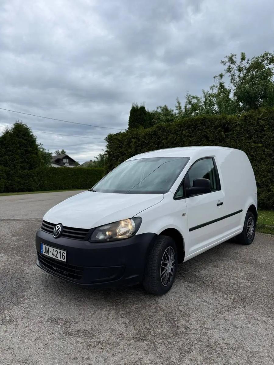White Volkswagen Caddy 2014 in Riga, with an engine capacity of 1.60 L and mileage of 310 thousand km for 3900 €, photo 1 on AUTOMOTO.COM.LV