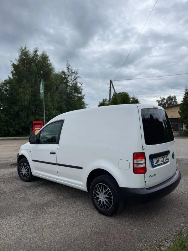 White Volkswagen Caddy 2014 in Riga, with an engine capacity of 1.60 L and mileage of 310 thousand km for 3900 €, photo 5 on AUTOMOTO.COM.LV