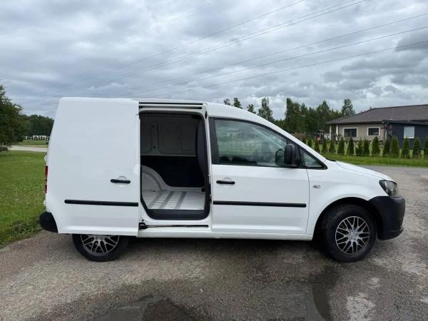 White Volkswagen Caddy 2014 in Riga, with an engine capacity of 1.60 L and mileage of 310 thousand km for 3900 €, photo 7 on AUTOMOTO.COM.LV