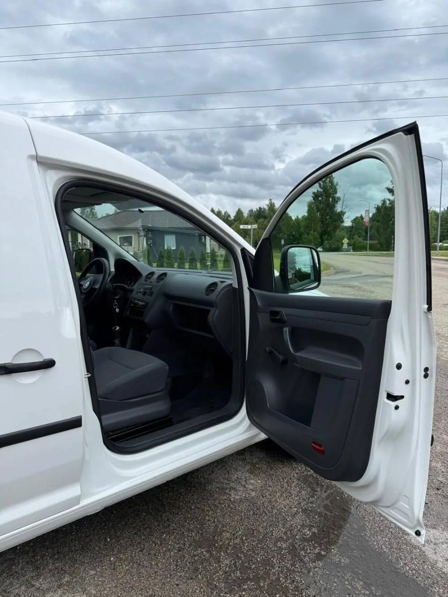White Volkswagen Caddy 2014 in Riga, with an engine capacity of 1.60 L and mileage of 310 thousand km for 3900 €, photo 18 on AUTOMOTO.COM.LV
