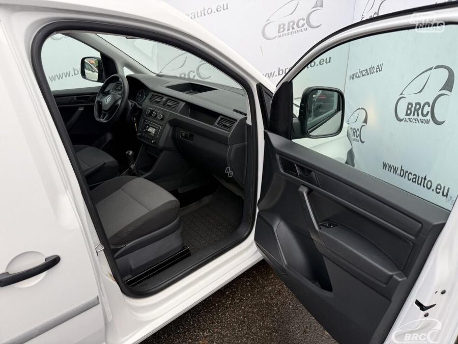White Volkswagen Caddy 2018 in Avizieniai, with an engine capacity of 2.00 L and mileage of 220 thousand km for 6000 €, photo 7 on AUTOMOTO.COM.LV