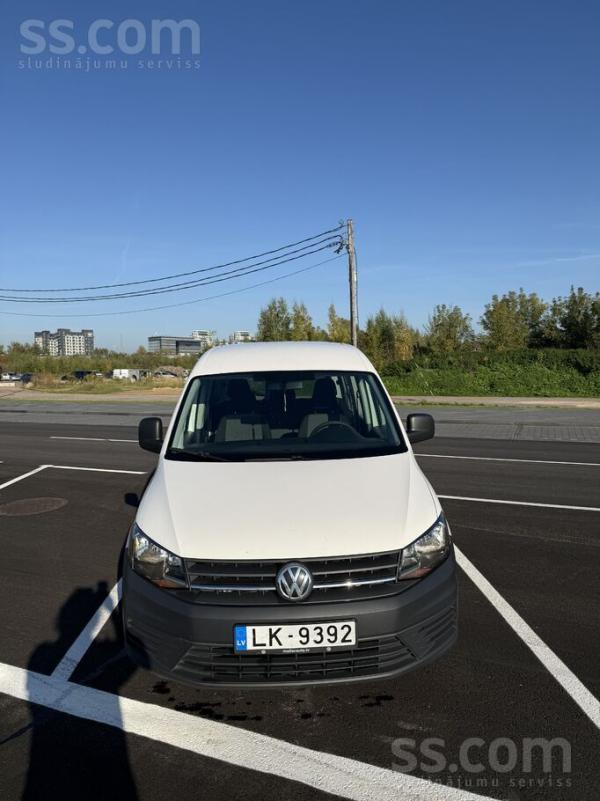 White Volkswagen Caddy 2018 in Riga, with an engine capacity of 2.00 L and mileage of 228 thousand km for 8950 €, photo 3 on AUTOMOTO.COM.LV