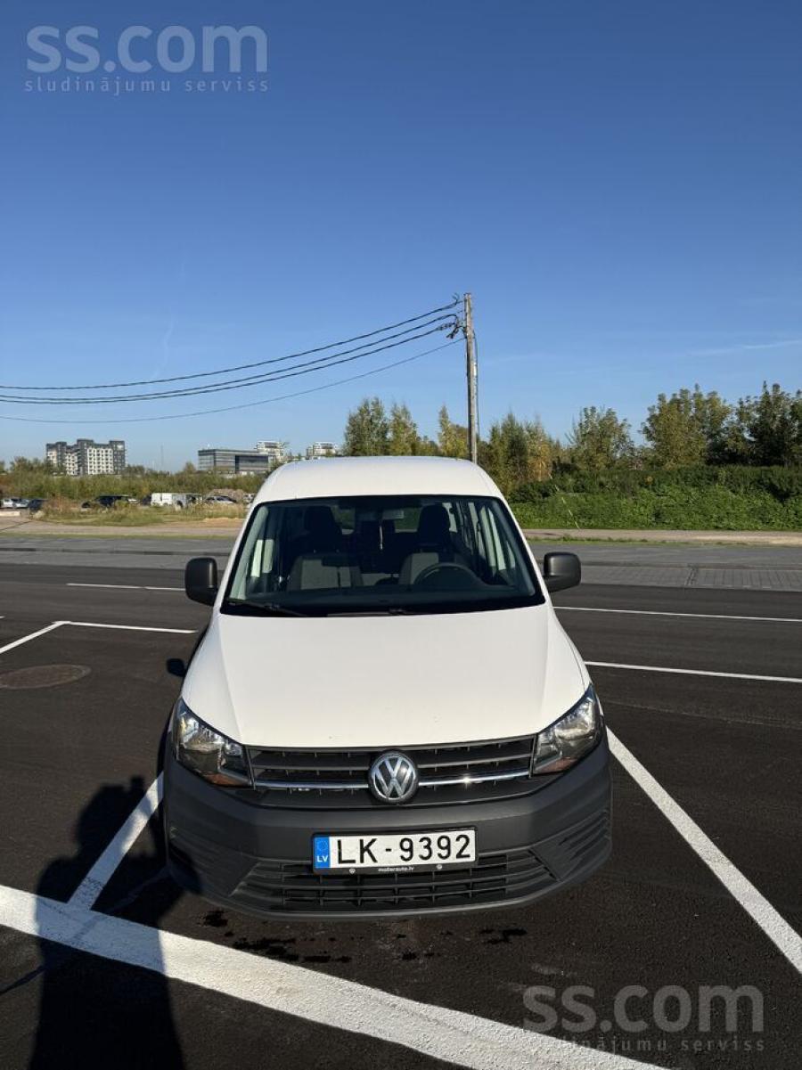 White Volkswagen Caddy 2018 in Riga, with an engine capacity of 2.00 L and mileage of 228 thousand km for 8950 €, photo 3 on AUTOMOTO.COM.LV