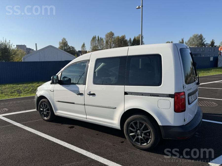 White Volkswagen Caddy 2018 in Riga, with an engine capacity of 2.00 L and mileage of 228 thousand km for 8950 €, photo 6 on AUTOMOTO.COM.LV