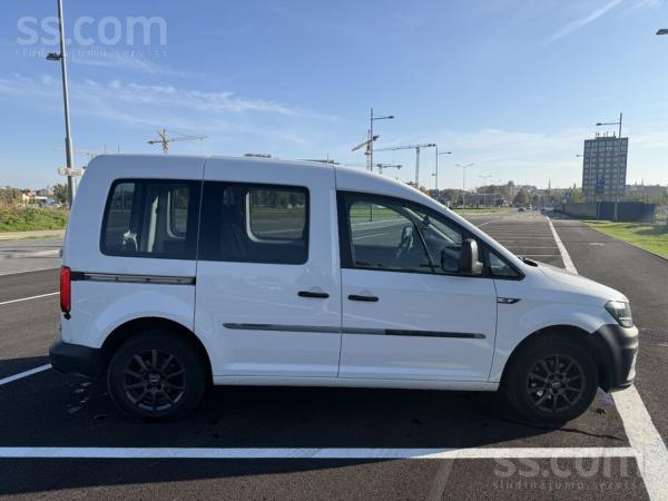 White Volkswagen Caddy 2018 in Riga, with an engine capacity of 2.00 L and mileage of 228 thousand km for 8950 €, photo 8 on AUTOMOTO.COM.LV