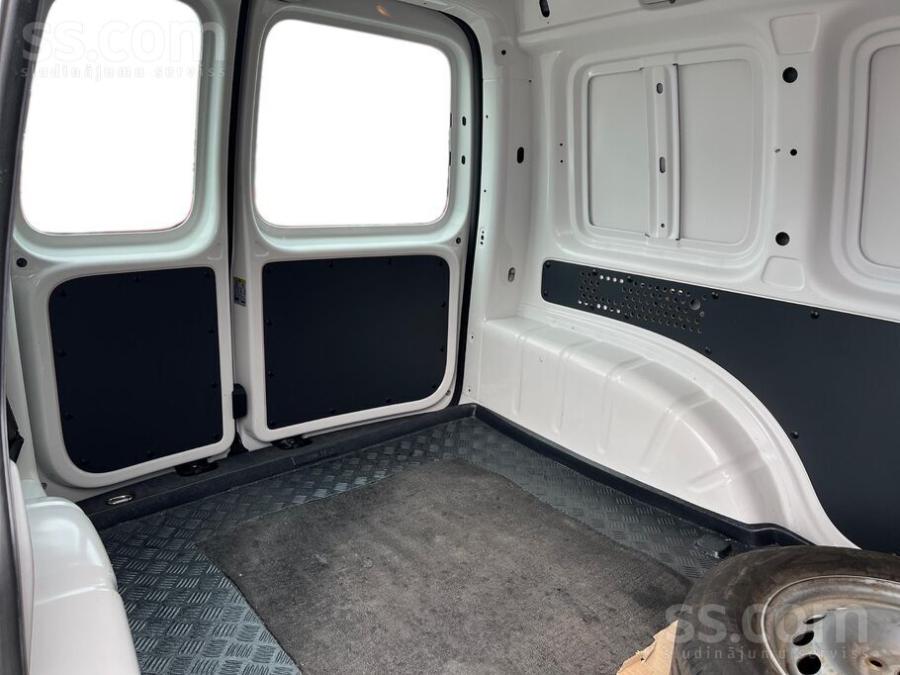 White Volkswagen Caddy 2019 in Riga, with an engine capacity of 2.00 L and mileage of 210 thousand km for 8990 €, photo 18 on AUTOMOTO.COM.LV