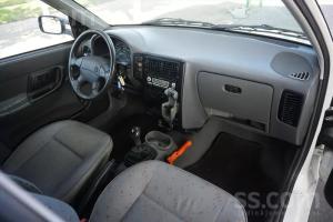 White Volkswagen Caddy 2003 in Valmiera, with an engine capacity of 1.90 L and mileage of 167 thousand km for 3500 €, photo 9 on AUTOMOTO.COM.LV