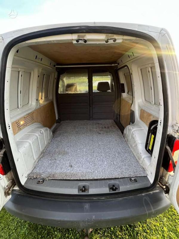 Volkswagen Caddy 2006 in Silale on AUTOMOTO.COM.LV White Volkswagen Caddy 2006 in Silale, with an engine capacity of 2.00 L and mileage of 393 thousand km for 1690 €, photo 10 on AUTOMOTO.COM.LV