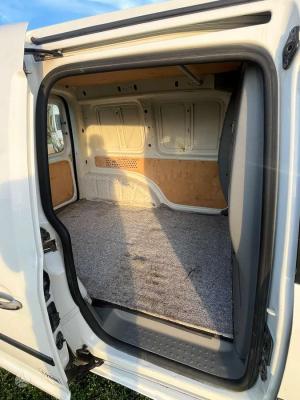 White Volkswagen Caddy 2006 in Silale, with an engine capacity of 2.00 L and mileage of 393 thousand km for 1690 €, photo 11 on AUTOMOTO.COM.LV