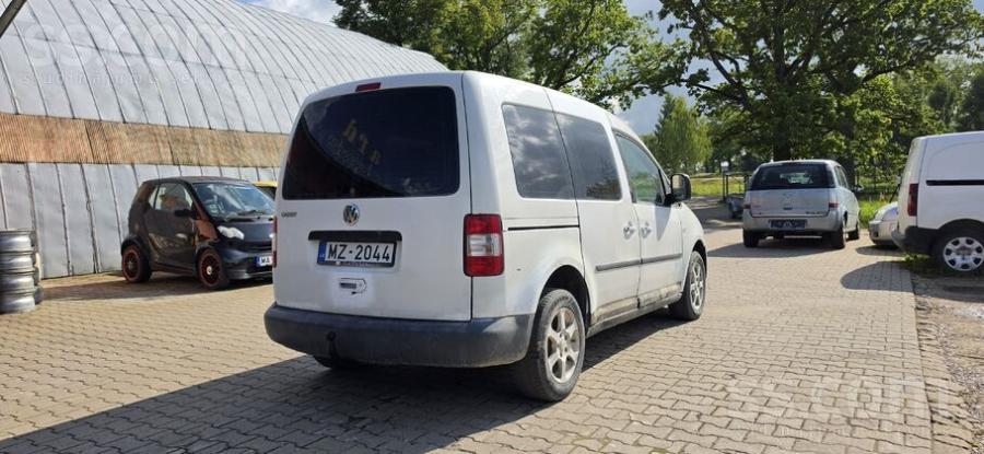 White Volkswagen Caddy 2007 in Valmiera, with an engine capacity of 1.90 L and mileage of 646 thousand km for 900 €, photo 4 on AUTOMOTO.COM.LV
