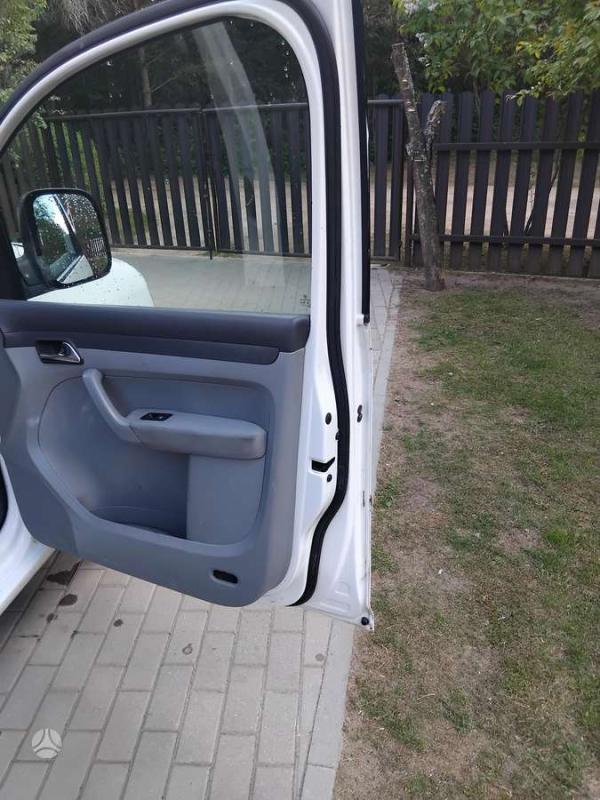 Balts Volkswagen Caddy 2008 Viļņa, ar dzinēja tilpumu 2.00 L un nobraukumu 355 tūkst. km par 3850 €, foto 5 vietnē AUTOMOTO.COM.LV