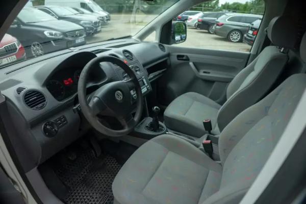 Balts Volkswagen Caddy 2008 Liepāja, ar dzinēja tilpumu 1.90 L un nobraukumu 273 tūkst. km par 2800 €, foto 7 vietnē AUTOMOTO.COM.LV