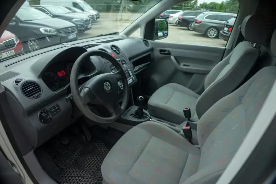 White Volkswagen Caddy 2008 in Liepaja, with an engine capacity of 1.90 L and mileage of 273 thousand km for 2800 €, photo 8 on AUTOMOTO.COM.LV