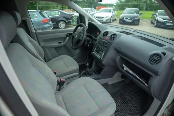 Balts Volkswagen Caddy 2008 Liepāja, ar dzinēja tilpumu 1.90 L un nobraukumu 273 tūkst. km par 2800 €, foto 10 vietnē AUTOMOTO.COM.LV