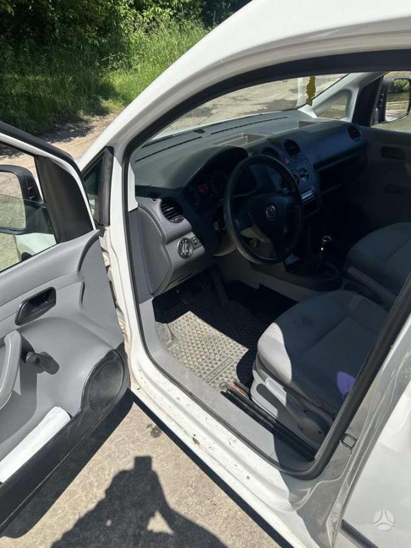 White Volkswagen Caddy 2009 in Vilnius, with an engine capacity of 1.90 L and mileage of 284 thousand km for 2900 €, photo 9 on AUTOMOTO.COM.LV