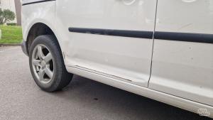 White Volkswagen Caddy 2009 in Vilnius, with an engine capacity of 1.90 L and mileage of 320 thousand km for 3700 €, photo 5 on AUTOMOTO.COM.LV