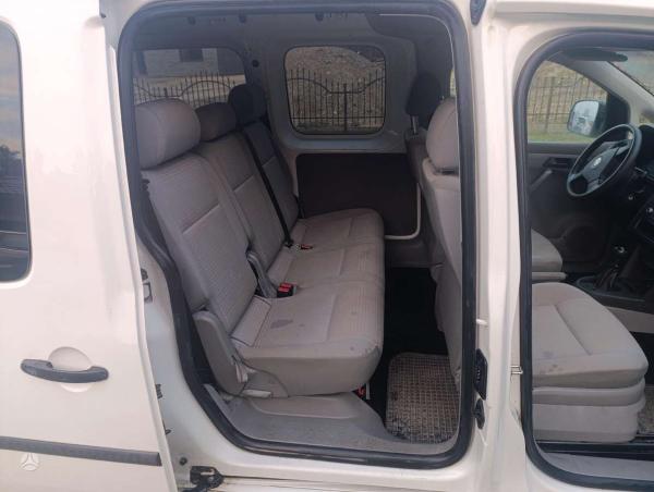 White Volkswagen Caddy 2010 in Silute, with an engine capacity of 1.90 L and mileage of 167 thousand km for 4750 €, photo 6 on AUTOMOTO.COM.LV