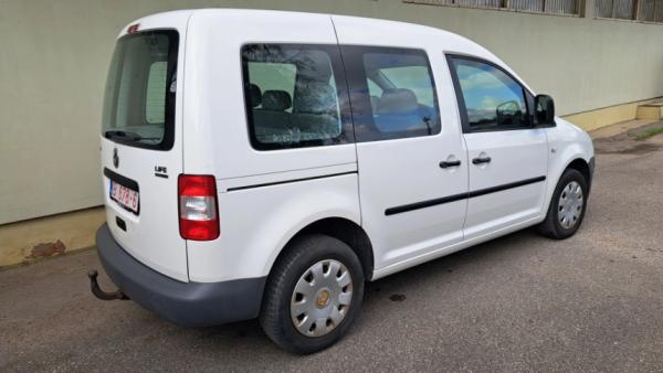 White Volkswagen Caddy 2010 in Riga, with an engine capacity of 2.00 L and mileage of 142 thousand km for 5350 €, photo 2 on AUTOMOTO.COM.LV