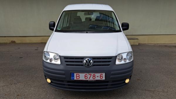 White Volkswagen Caddy 2010 in Riga, with an engine capacity of 2.00 L and mileage of 142 thousand km for 5350 €, photo 3 on AUTOMOTO.COM.LV