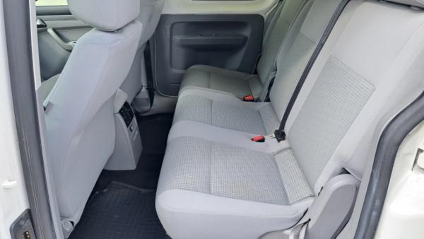 White Volkswagen Caddy 2010 in Riga, with an engine capacity of 2.00 L and mileage of 142 thousand km for 5350 €, photo 5 on AUTOMOTO.COM.LV