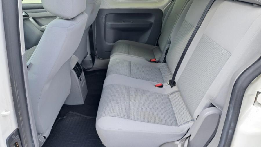 Balts Volkswagen Caddy 2010 Rīga, ar dzinēja tilpumu 2.00 L un nobraukumu 142 tūkst. km par 5350 €, foto 6 vietnē AUTOMOTO.COM.LV