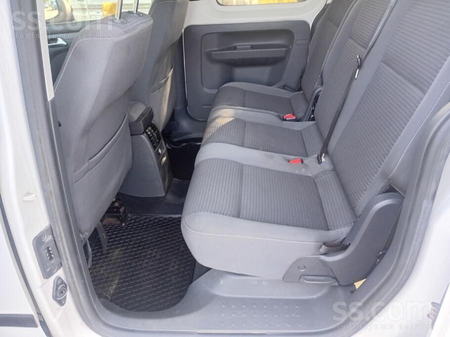 White Volkswagen Caddy 2010 in Riga, with an engine capacity of 1.60 L and mileage of 289 thousand km for 5700 €, photo 10 on AUTOMOTO.COM.LV