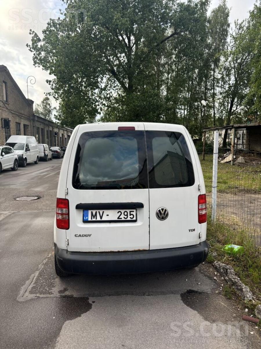Balts Volkswagen Caddy 2011 Rīga, ar dzinēja tilpumu 1.60 L un nobraukumu 303 tūkst. km par 3000 €, foto 4 vietnē AUTOMOTO.COM.LV