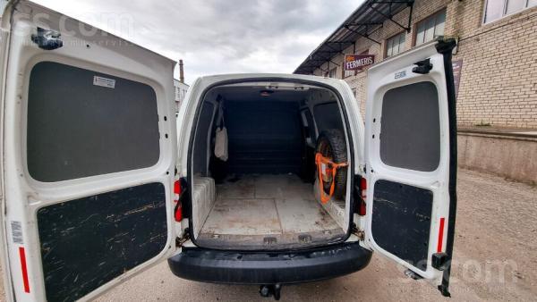 Balts Volkswagen Caddy 2011 Cēsis, ar dzinēja tilpumu 1.60 L un nobraukumu 386 tūkst. km par 3800 €, foto 7 vietnē AUTOMOTO.COM.LV