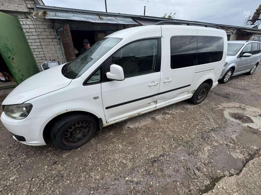 White Volkswagen Caddy 2011 in Kaunas, with an engine capacity of 1.60 L and mileage of 470 thousand km for 3500 €, photo 4 on AUTOMOTO.COM.LV