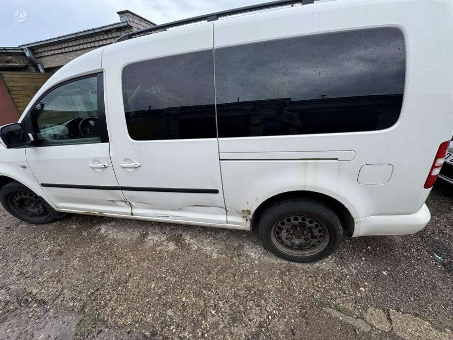 White Volkswagen Caddy 2011 in Kaunas, with an engine capacity of 1.60 L and mileage of 470 thousand km for 3500 €, photo 5 on AUTOMOTO.COM.LV