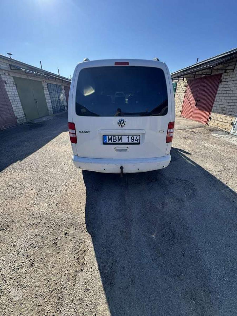 White Volkswagen Caddy 2011 in Kaunas, with an engine capacity of 1.60 L and mileage of 470 thousand km for 3500 €, photo 7 on AUTOMOTO.COM.LV
