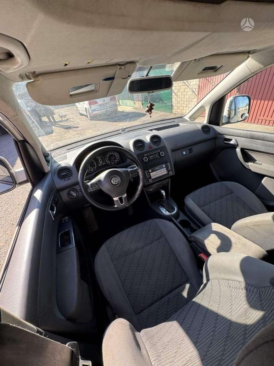 White Volkswagen Caddy 2011 in Kaunas, with an engine capacity of 1.60 L and mileage of 470 thousand km for 3500 €, photo 9 on AUTOMOTO.COM.LV