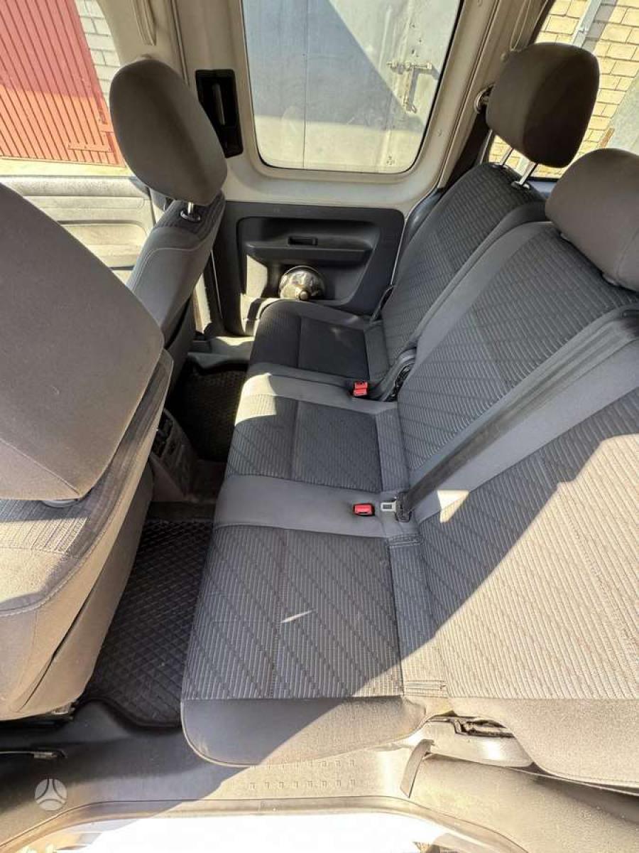 White Volkswagen Caddy 2011 in Kaunas, with an engine capacity of 1.60 L and mileage of 470 thousand km for 3500 €, photo 10 on AUTOMOTO.COM.LV